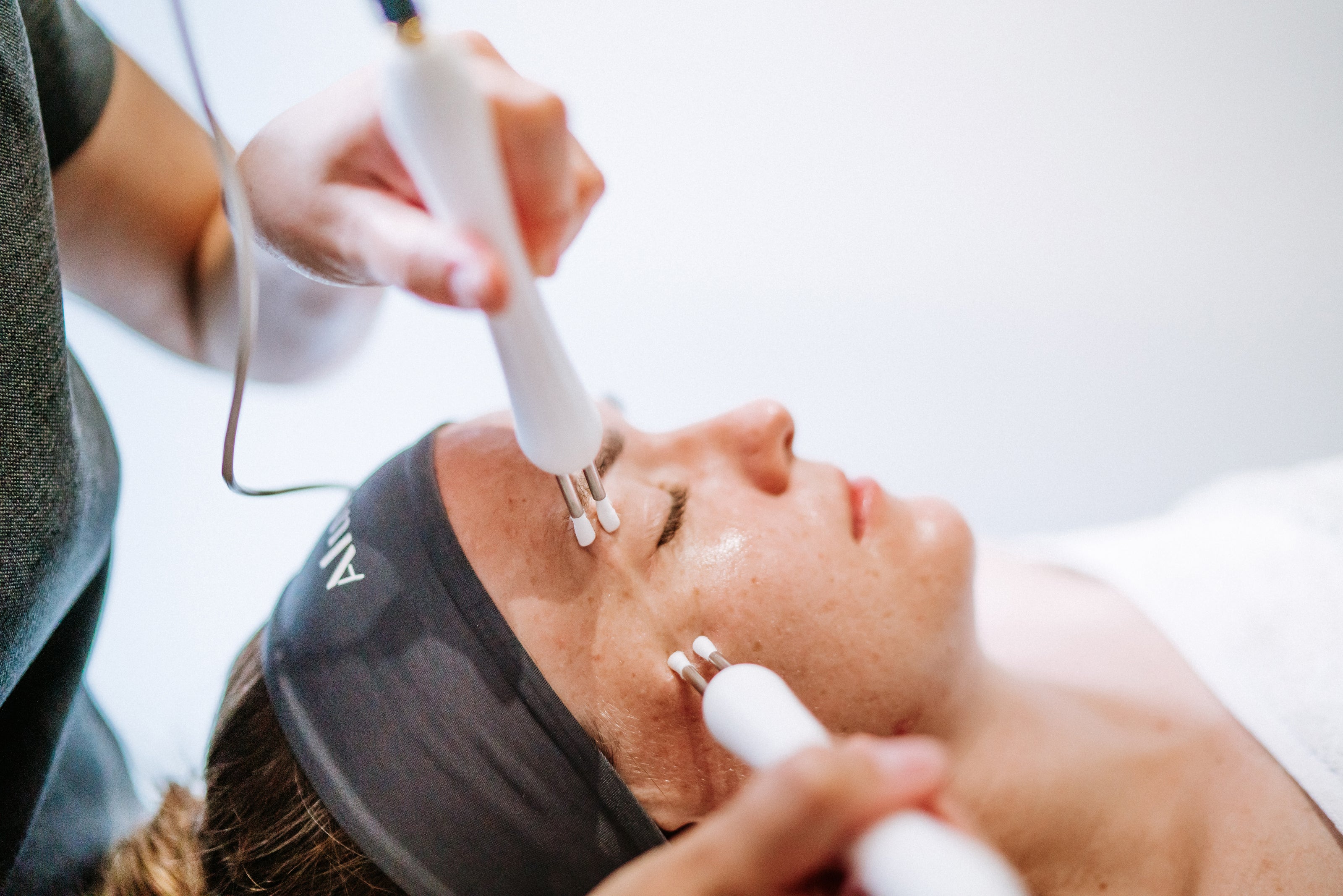 Microcurrent Facial Treatment – MediSkin Beauty Clinic